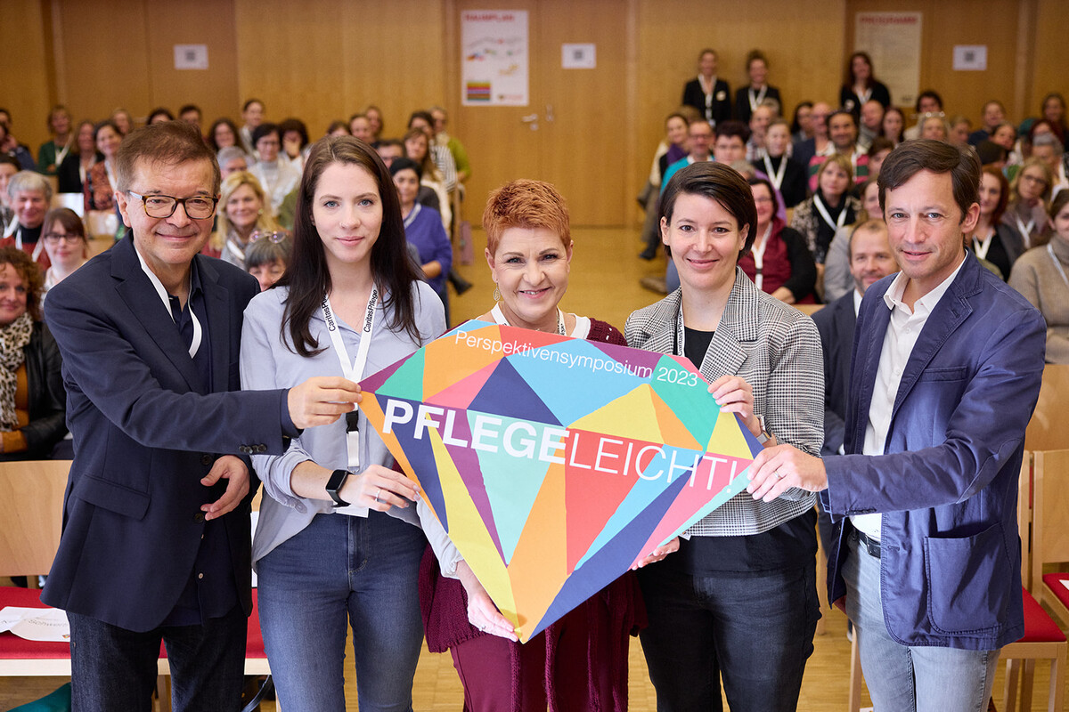 Pflegeleicht! 150 Pflegekräfte erarbeiten Manifest für die Zukunft der ...
